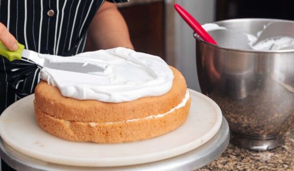 Sponge cake Adalah: Pengertian, Sejarah, serta Teknik Pembuatannya