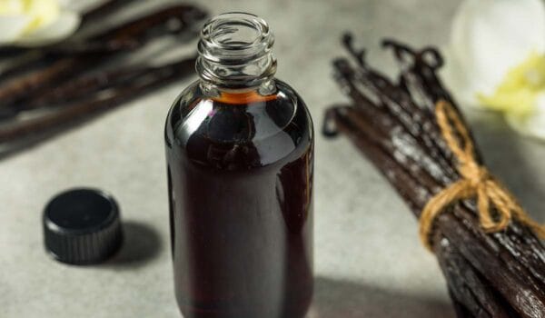 Vanilla Essence: Pengertian, Proses Produksi, dan Kegunaannya