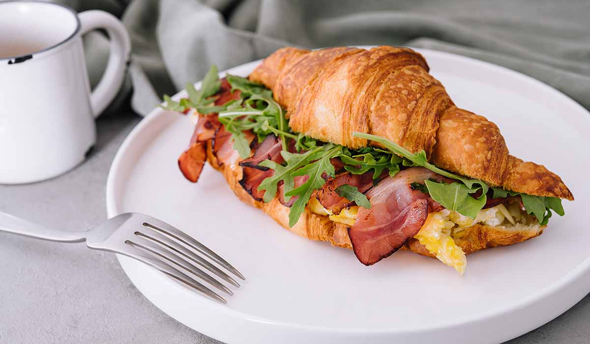 Bacon adalah: Daging, Karakteristik dan Implementasinya Pada Pastry