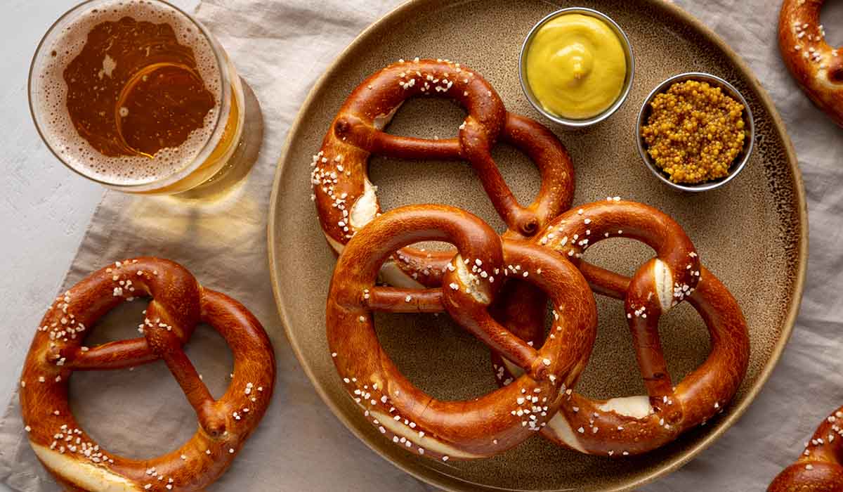 Pretzel: Sejarah, Jenis, dan Cara Membuatnya