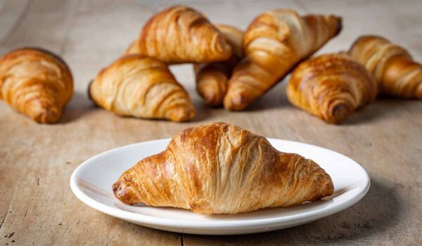 Croissant Plain: Kelezatan Sederhana yang Tak Pernah Membosankan