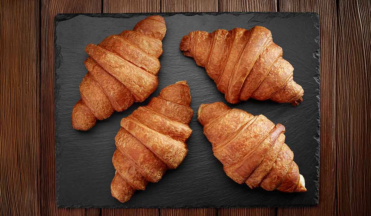Croissant Plain: Kelezatan Sederhana yang Tak Pernah Membosankan