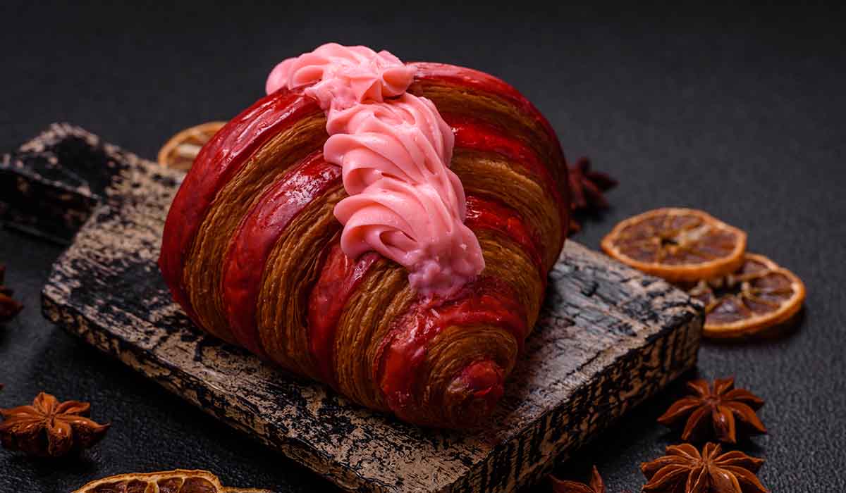 Croissant Strawberry: Perpaduan Lezat Antara Kelembutan dan Kerenyahan