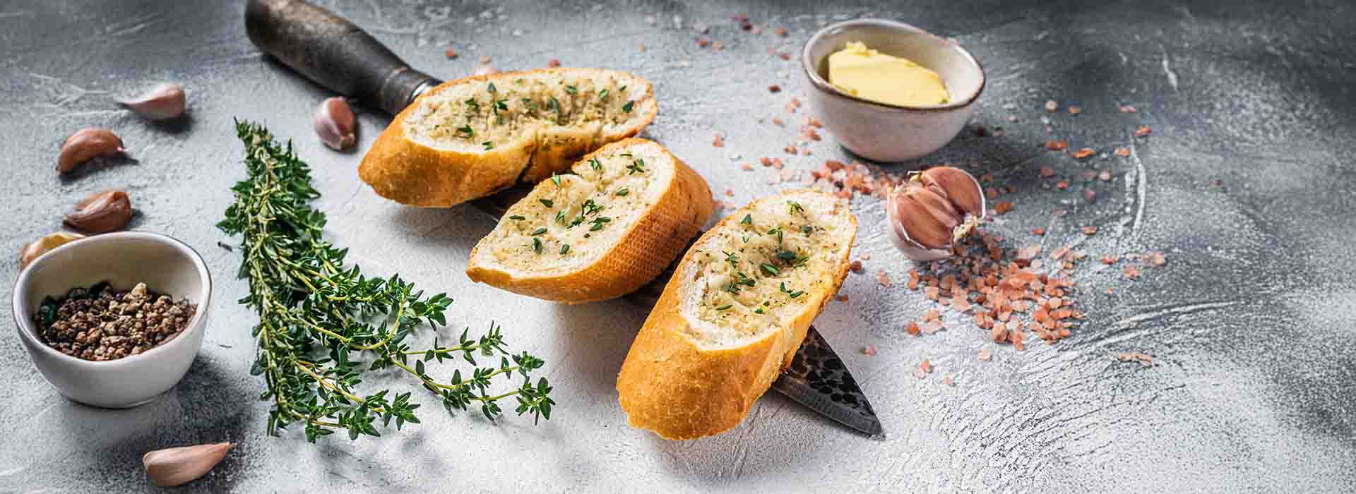Lezatnya Garlic Bread: Cita Rasa Sederhana yang Mendunia